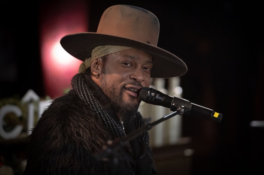 D'Angelo's Daughter Is In 'Disbelief and Shock' After His Death at 51 ...