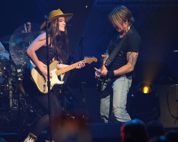 ¿Quién es Maggie Baugh, la guitarrista de Keith Urban? Conoce a la ...