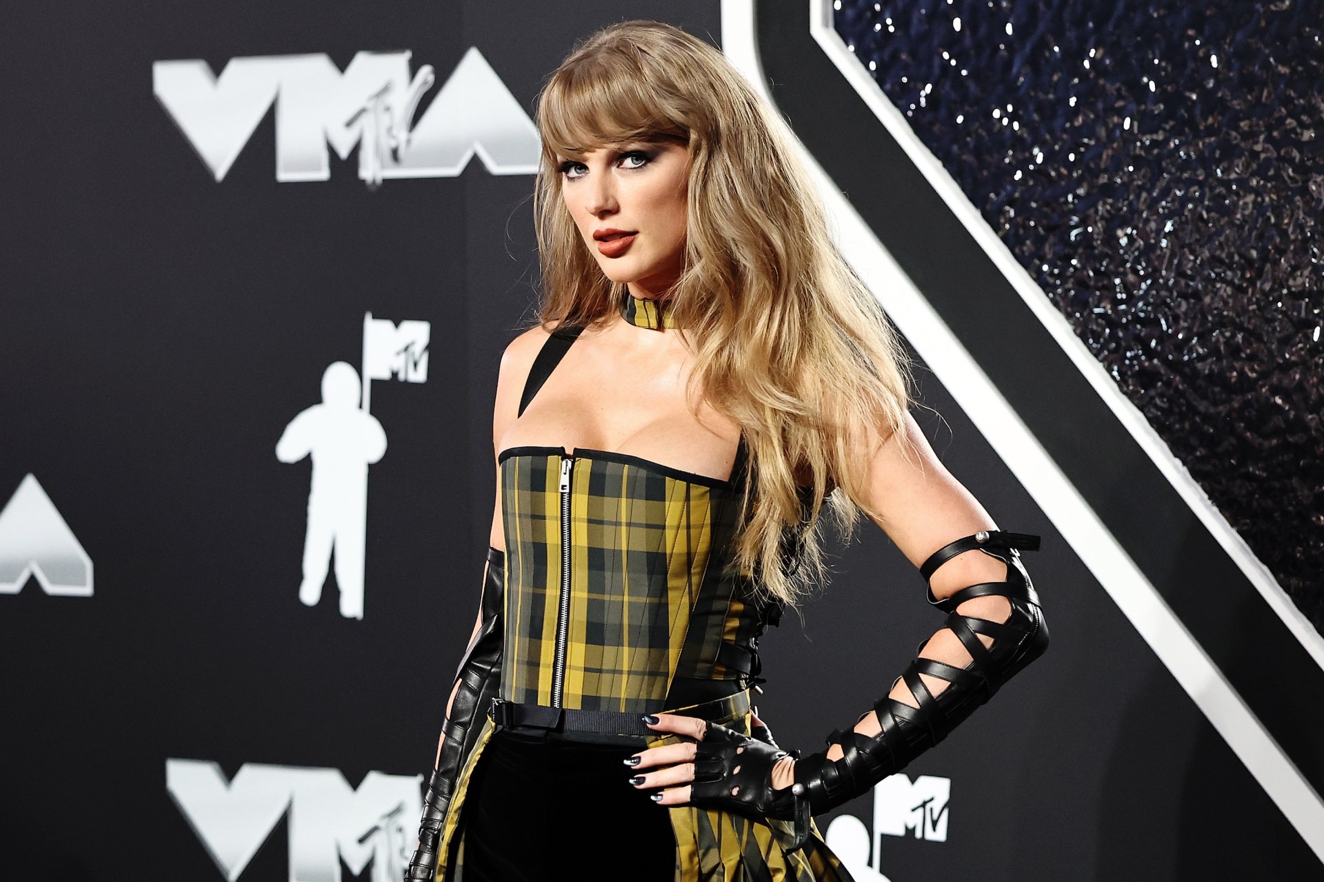 Taylor Swift Donates $100K to Toddler Fighting Brain Cancer | Us Weekly