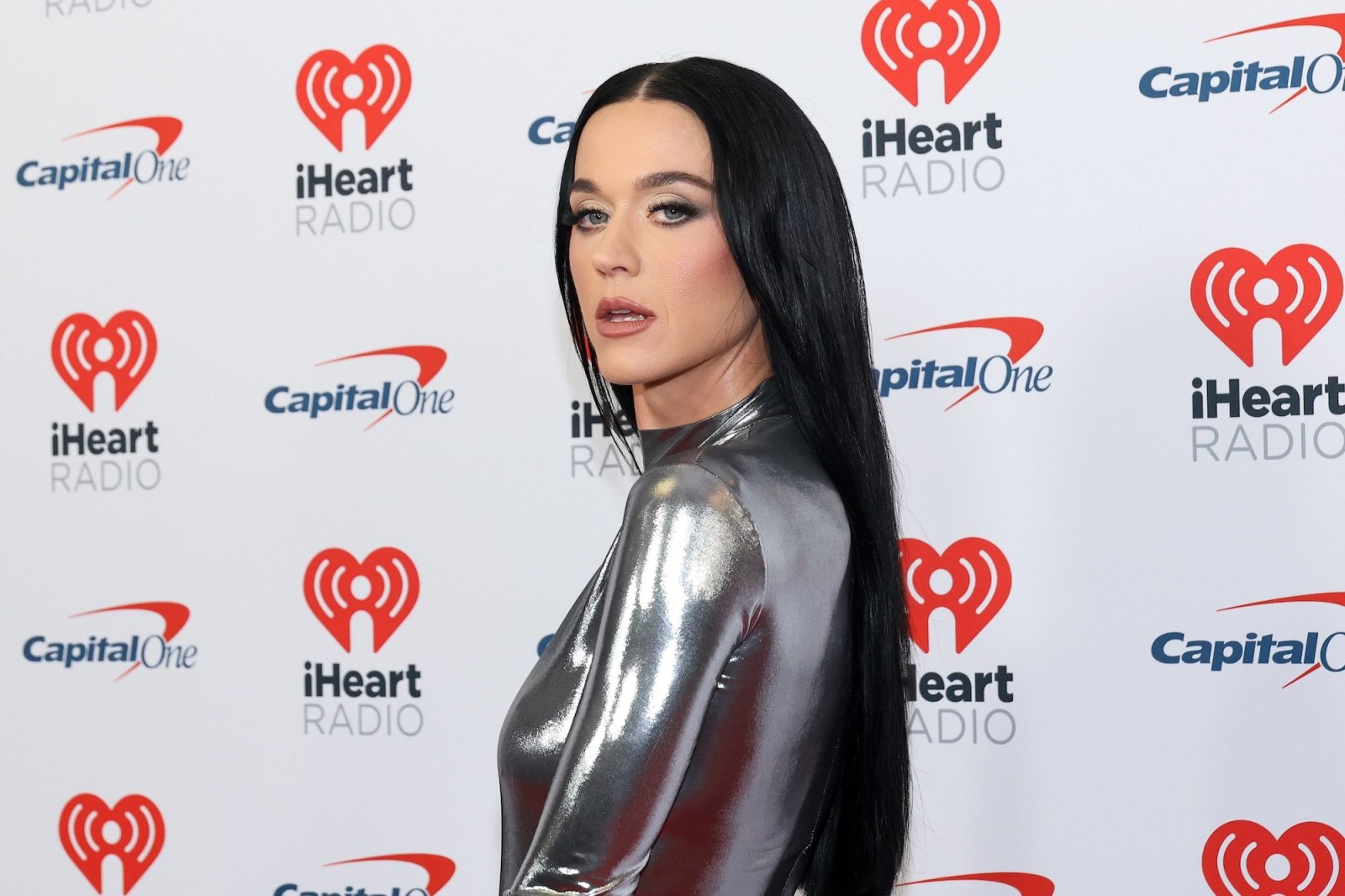Katy Perry se toma de la mano con Justin Trudeau en su primera ...