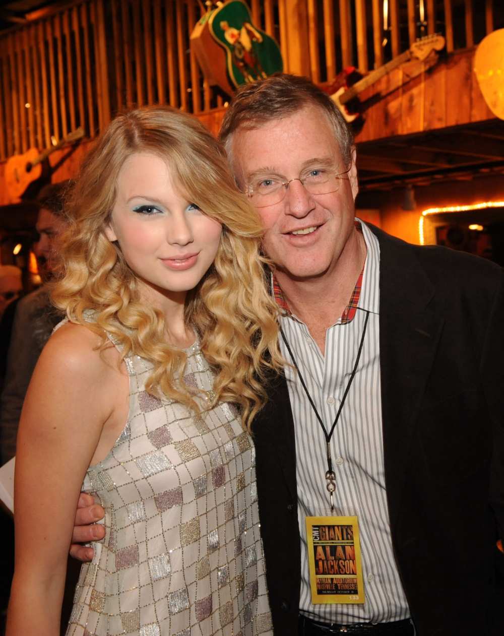 Taylor Swift Gives Update on Dad Scott Swift After Heart Surgery | Us ...