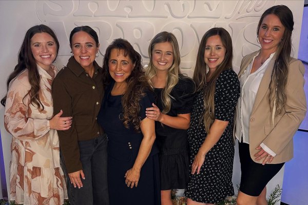 Jill Duggar Reunites With Michelle and Sisters to Support Jinger Duggar ...