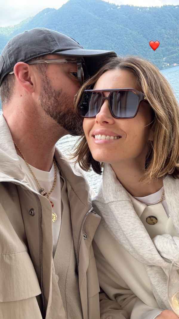 Justin Timberlake Shares Jessica Biel PDA Photo for Their Anniversary ...