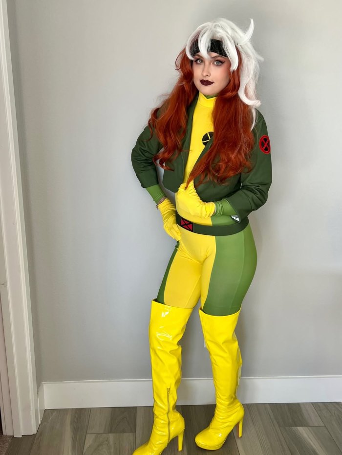 Anna Nicole Smith's Daughter Dresses Up for Halloween in Rare New Pic ...
