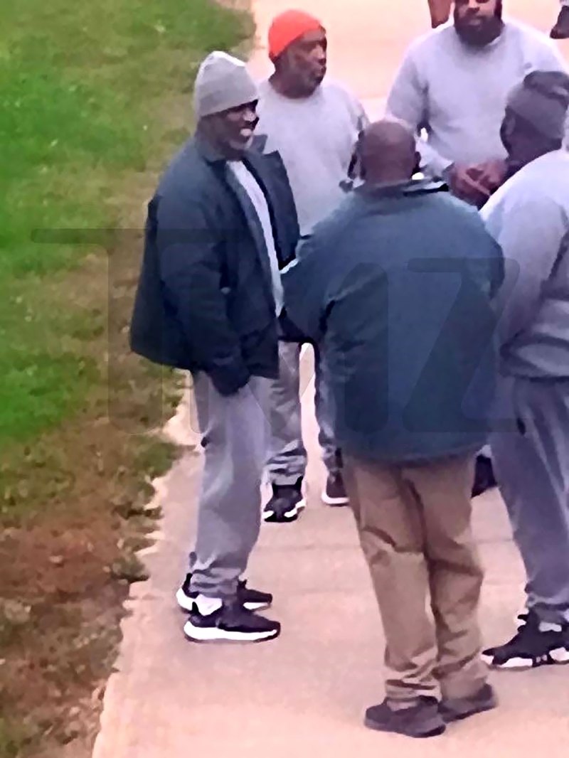 Diddy Photographed in Prison for 1st Time Since 2024 Arrest | Us Weekly