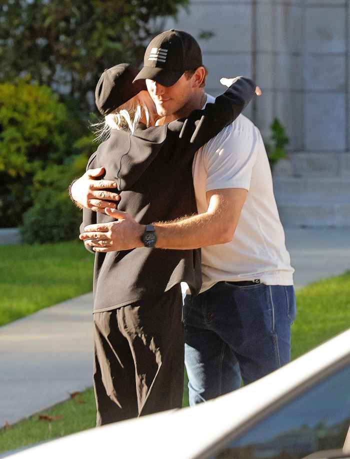 Chris Pratt and Anna Faris Reunite and Share Sweet Hug on Thanksgiving ...