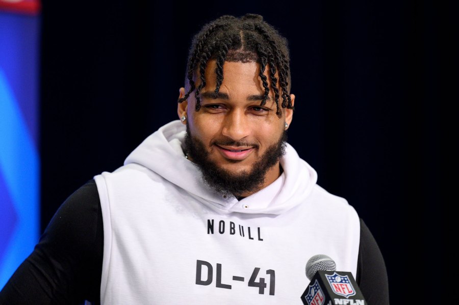 Marshawn Kneeland's Family Guide: All About His Mom, Dad and Siblings ...