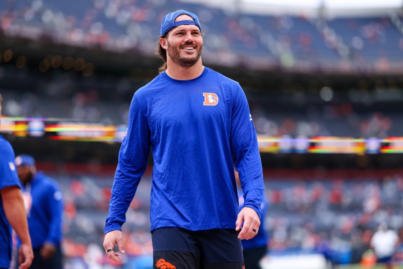 Broncos' Alex Singleton Had Testicular Cancer Surgery Hours After Game ...