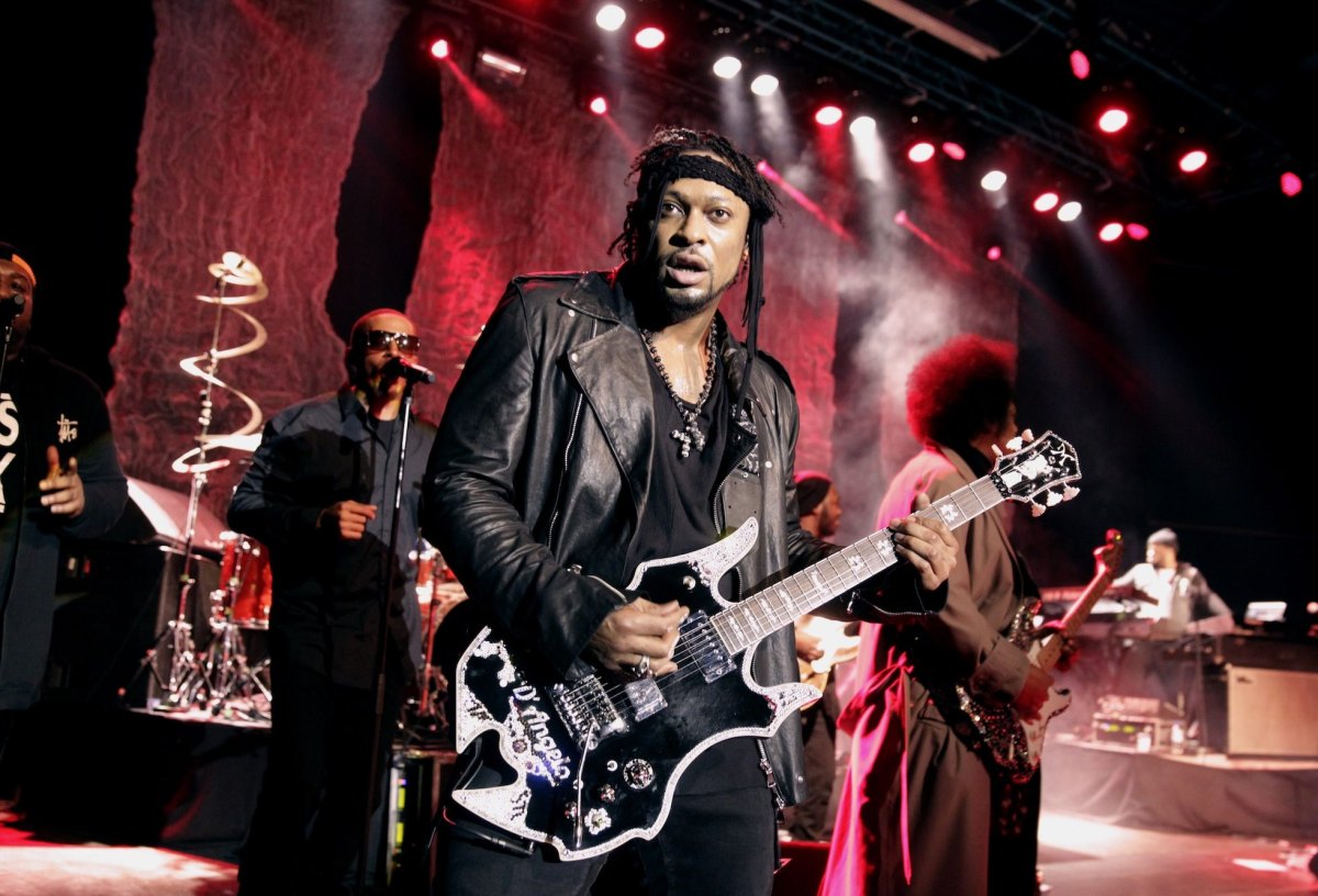 D'Angelo Funeral Held in Virginia Following His Death at 51: Report ...