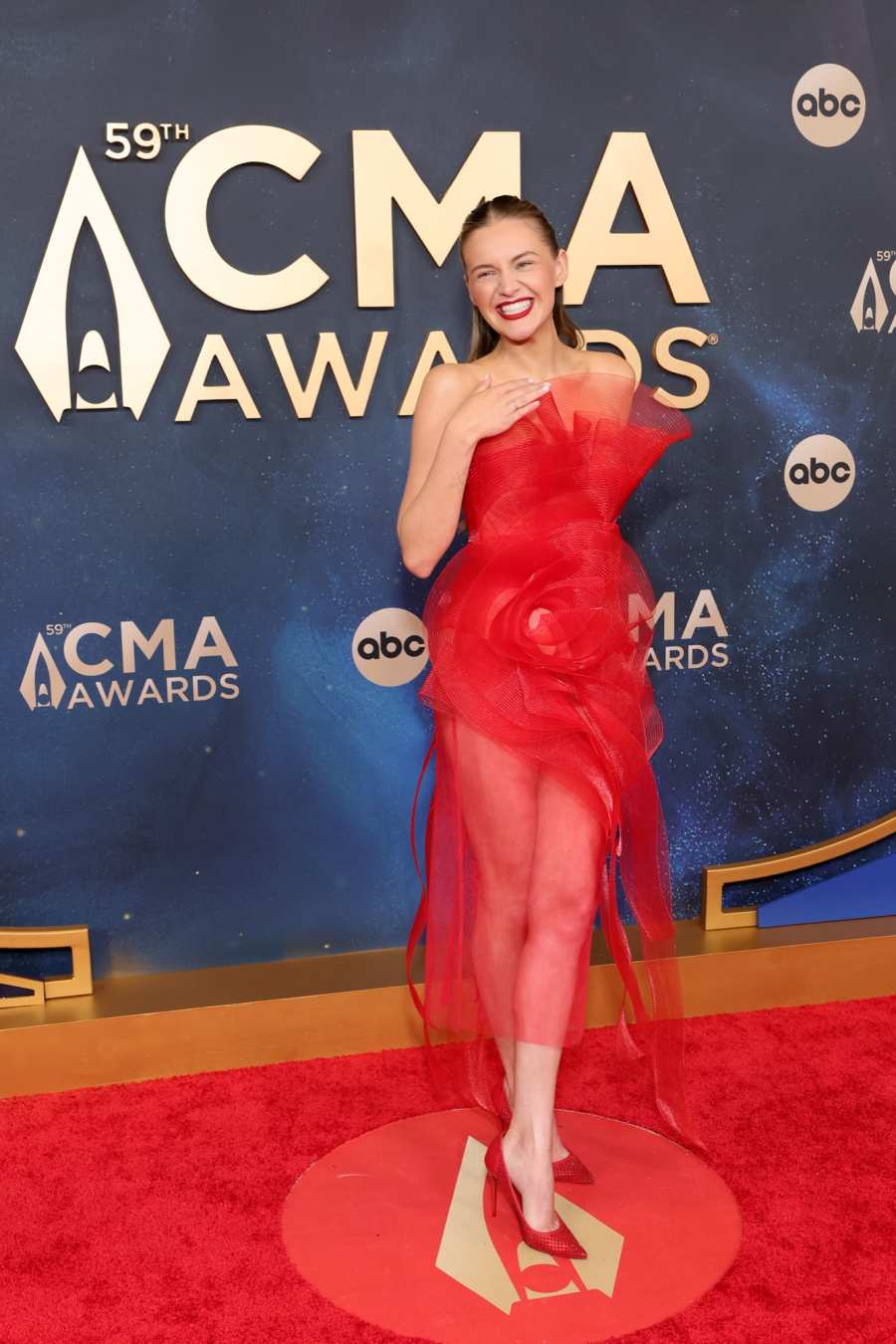 Kelsea Ballerini Walks 2025 CMA Awards Red Carpet Solo | Us Weekly