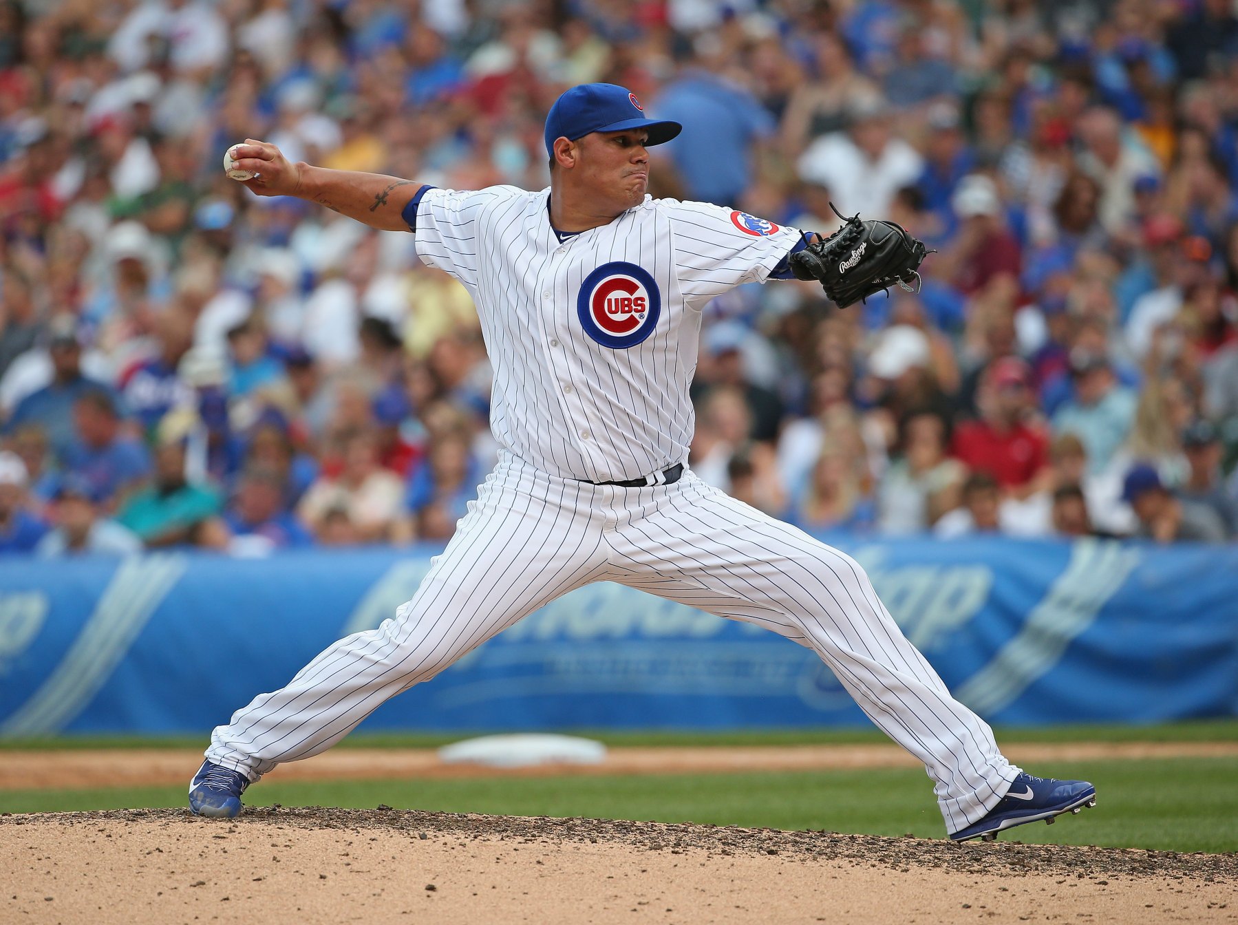 Former Mariners and Cubs Pitcher Yoervis Medina Dead At 37 | Us Weekly