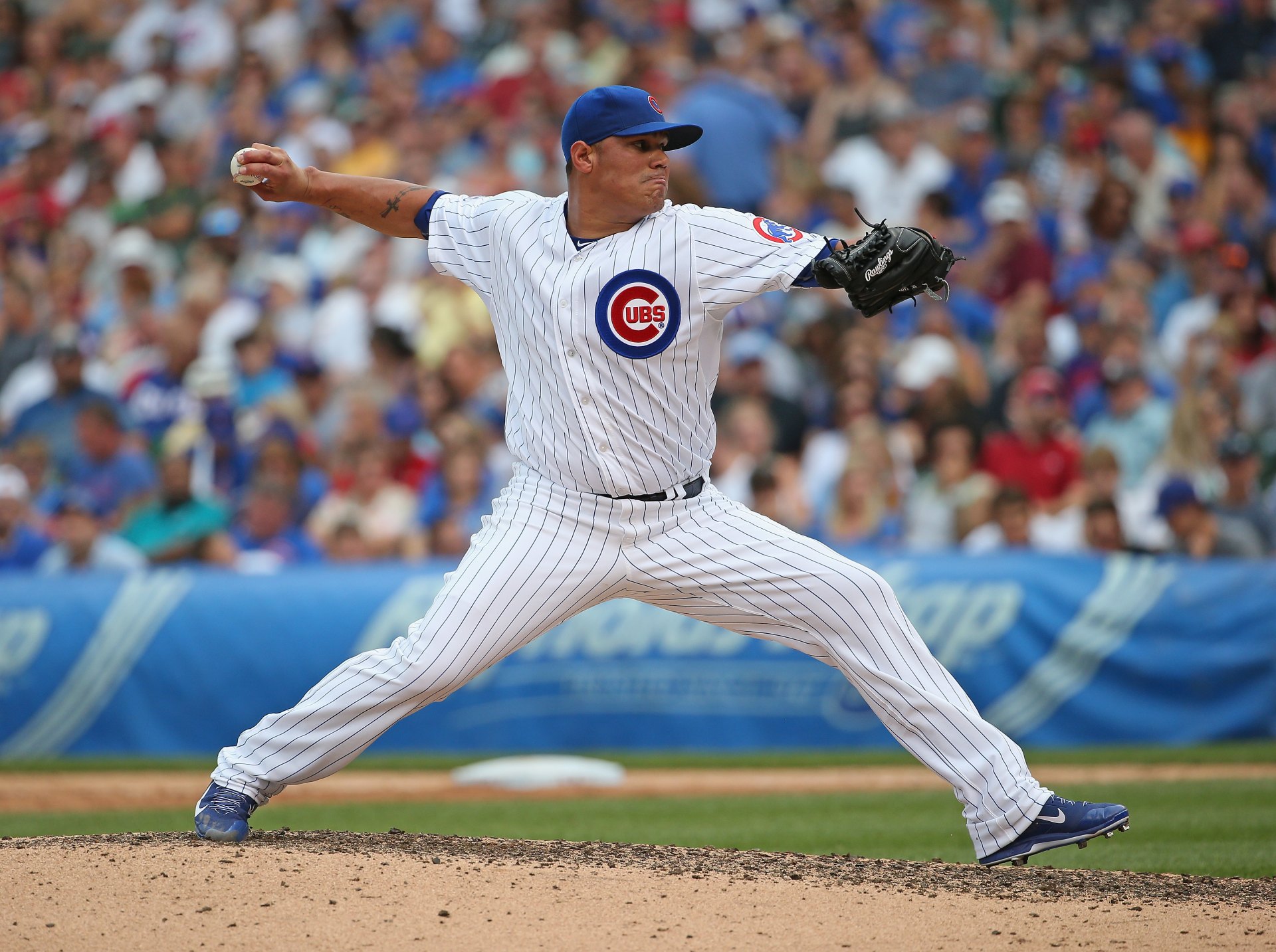 Former Mariners and Cubs Pitcher Yoervis Medina Dead At 37 | Us Weekly