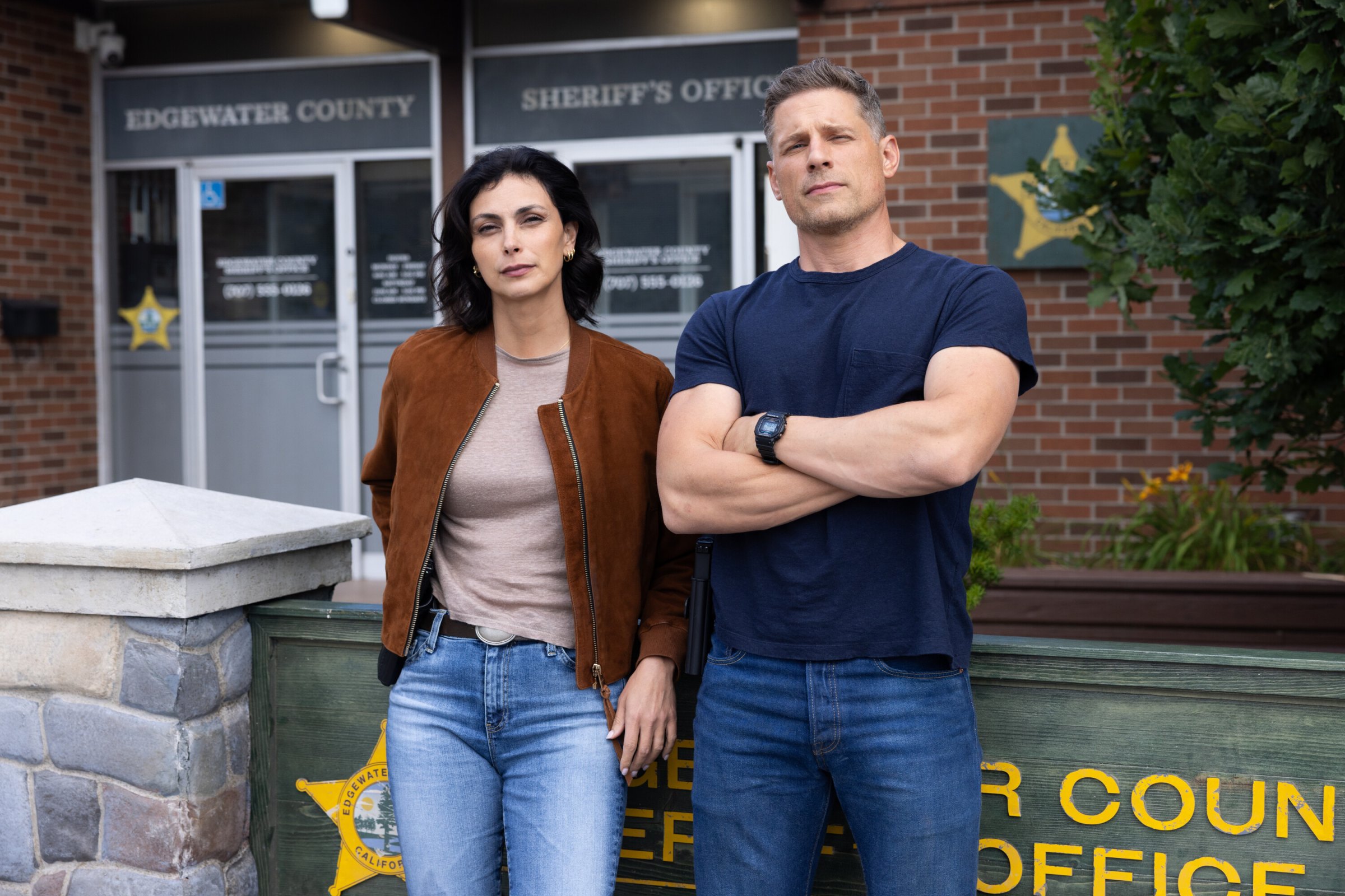 Sheriff Country EP on Mickey, Boone Romance and Midseason Shooting | Us ...