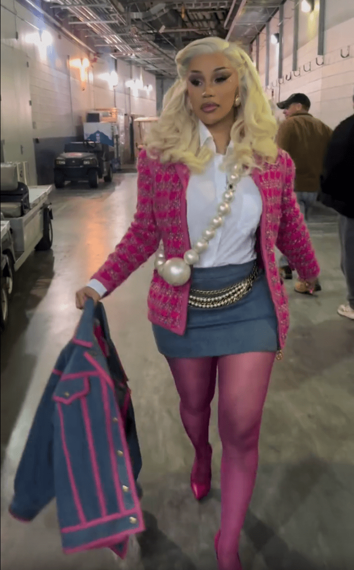Cardi B's Outfit Goes Viral In Photo With Patriots Owner Robert Kraft ...