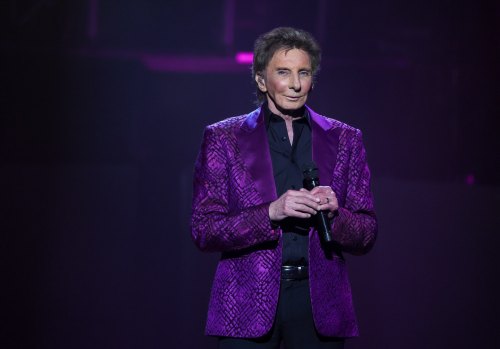 Is Barry Manilow a Smoker? His Quotes About Smoking Before Lung Cancer ...