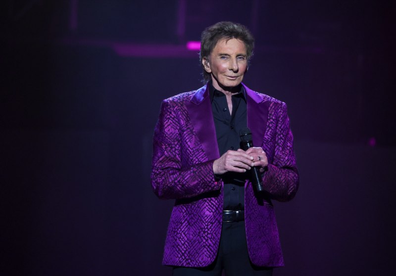 Is Barry Manilow a Smoker? His Quotes About Smoking Before Lung Cancer ...