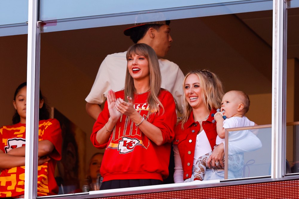 Taylor Swift Partied With Brittany Mahomes, Chiefs WAGs at Holiday ...