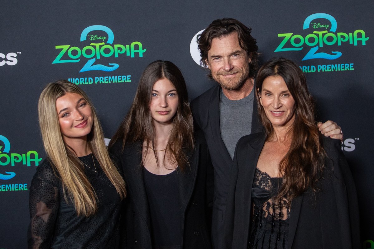 Jason Bateman’s Family Guide: Parents, Sister, Wife and More | Us Weekly