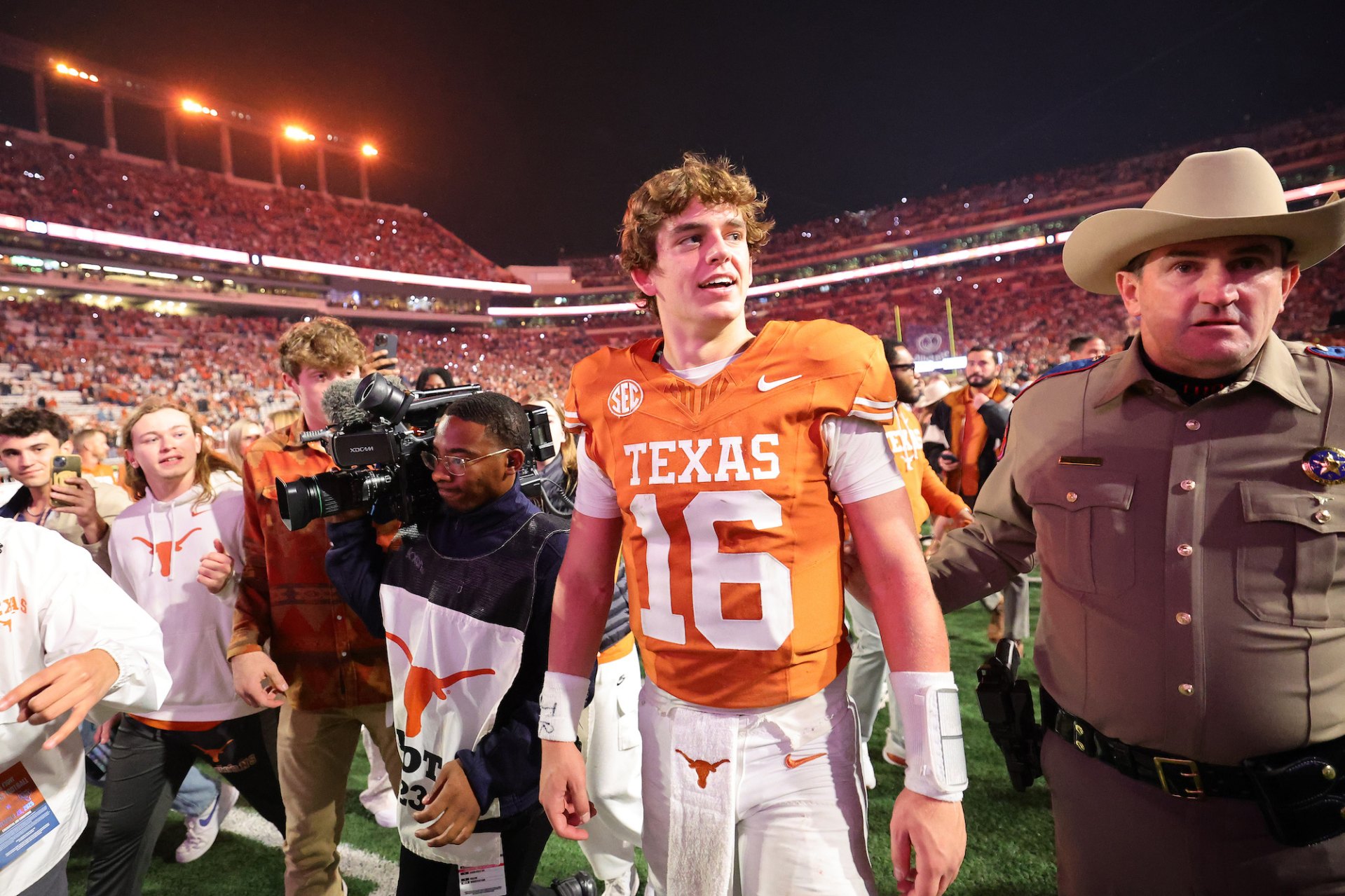 How a Text From Texas QB Arch Manning’s Dad Revealed His NFL Future ...