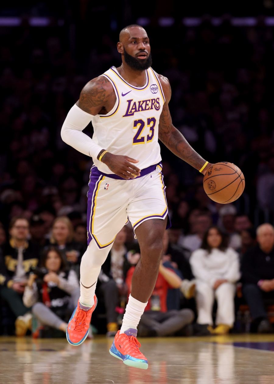 LeBron James Sparks Backlash Over Behavior During National Anthem | Us ...