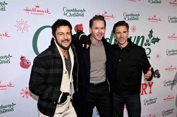 Tyler Hynes, Andrew Walker, Paul Campbell Are 2025 Hallmark Kings | Us ...