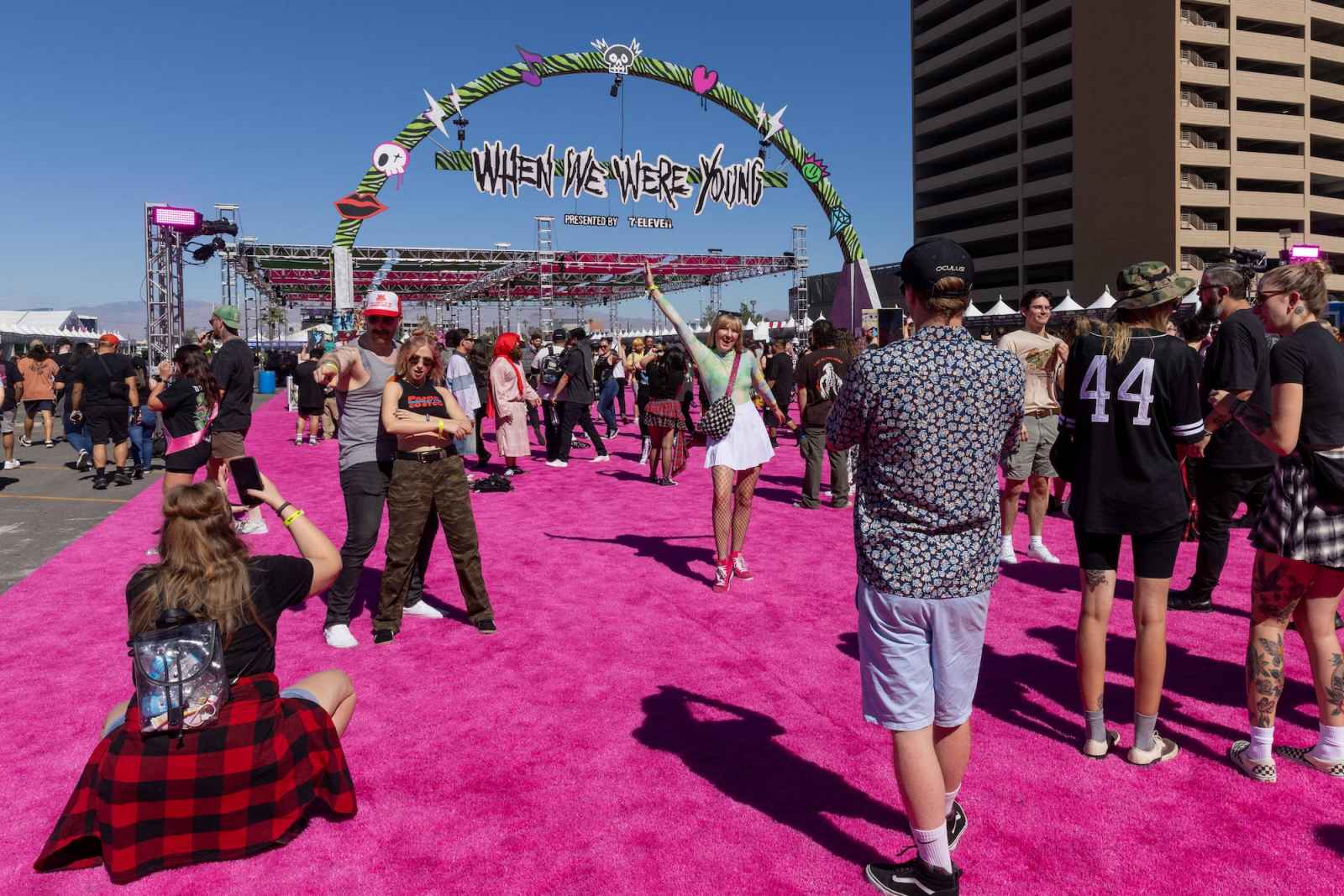How the Pop-Punk Renaissance of 2025 Brought Emo Culture Back (Excl ...
