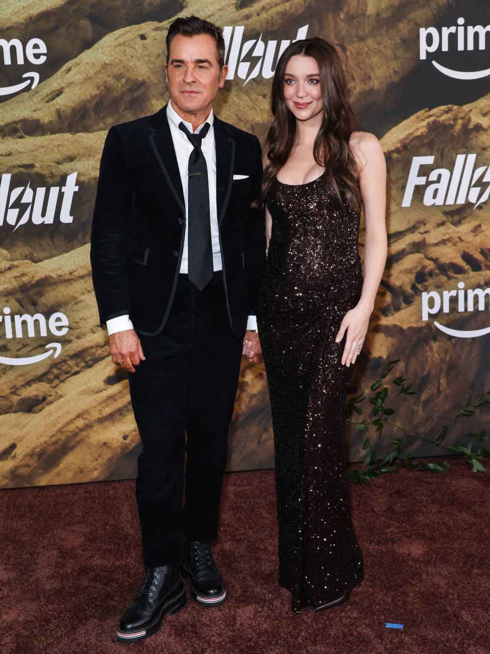 Justin Theroux Poses With Pregnant Wife Nicole Brydon Bloom at Fallout ...