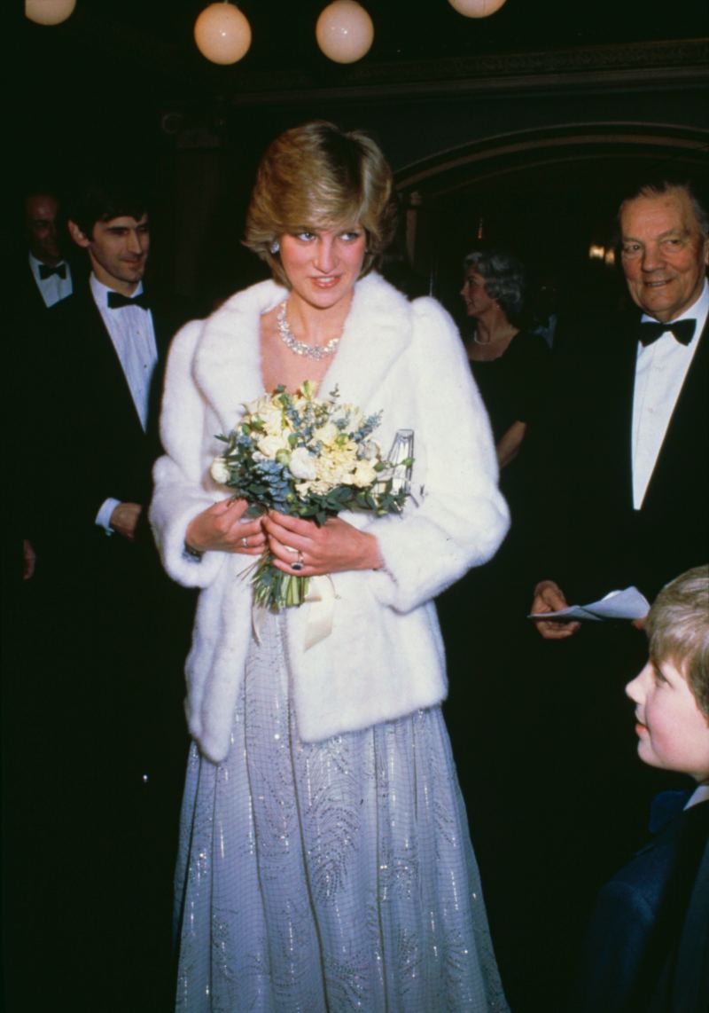 Prince George Signs Guestbook Under Grandma Princess Diana's Autograph ...