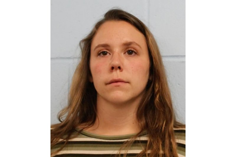 Elementary Teacher Who Sent Teen 35K Texts in 3 Months Cries in Court ...