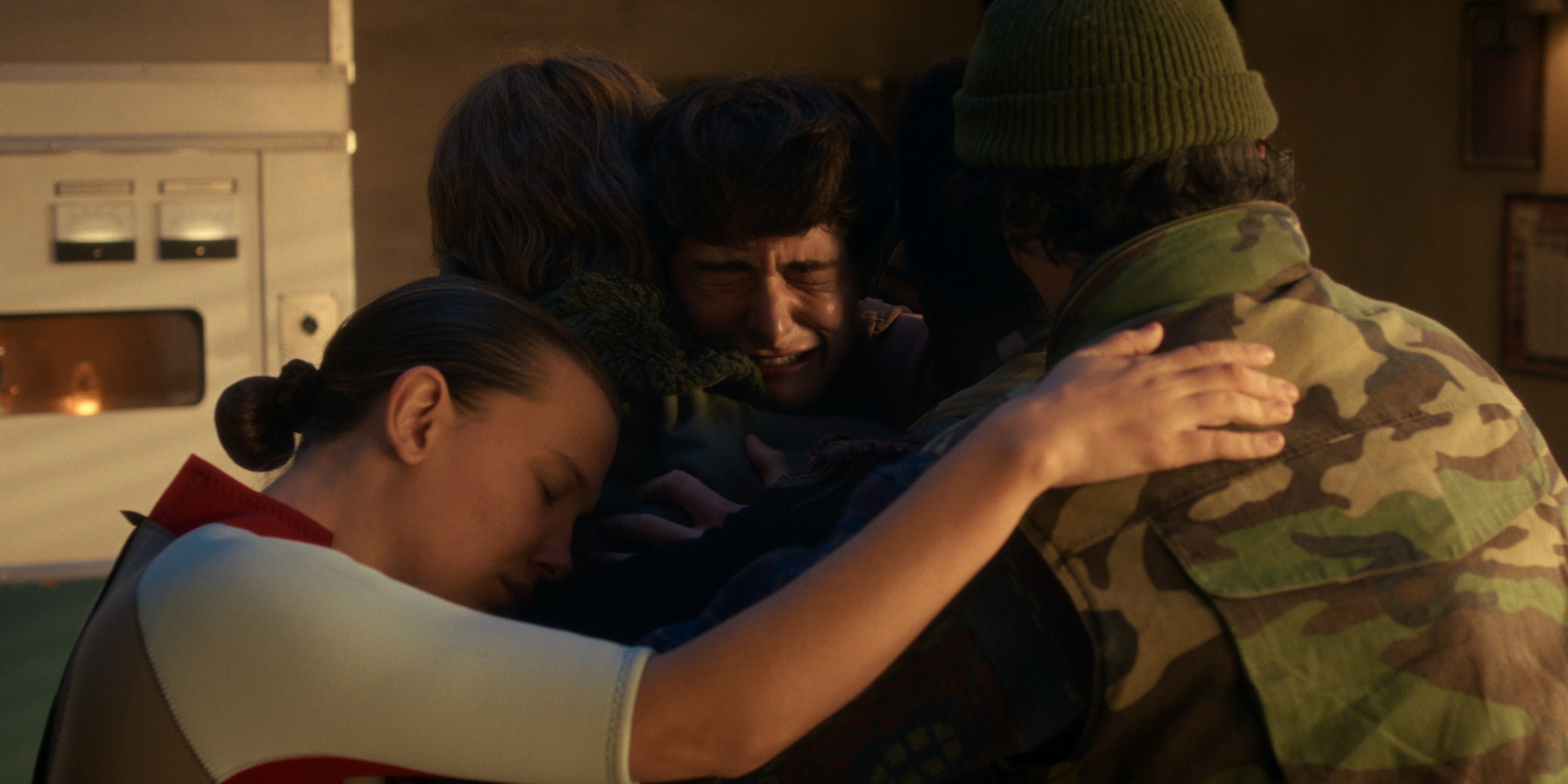 Does Stranger Things' Mike Know About Will's Crush? Coming Out ...