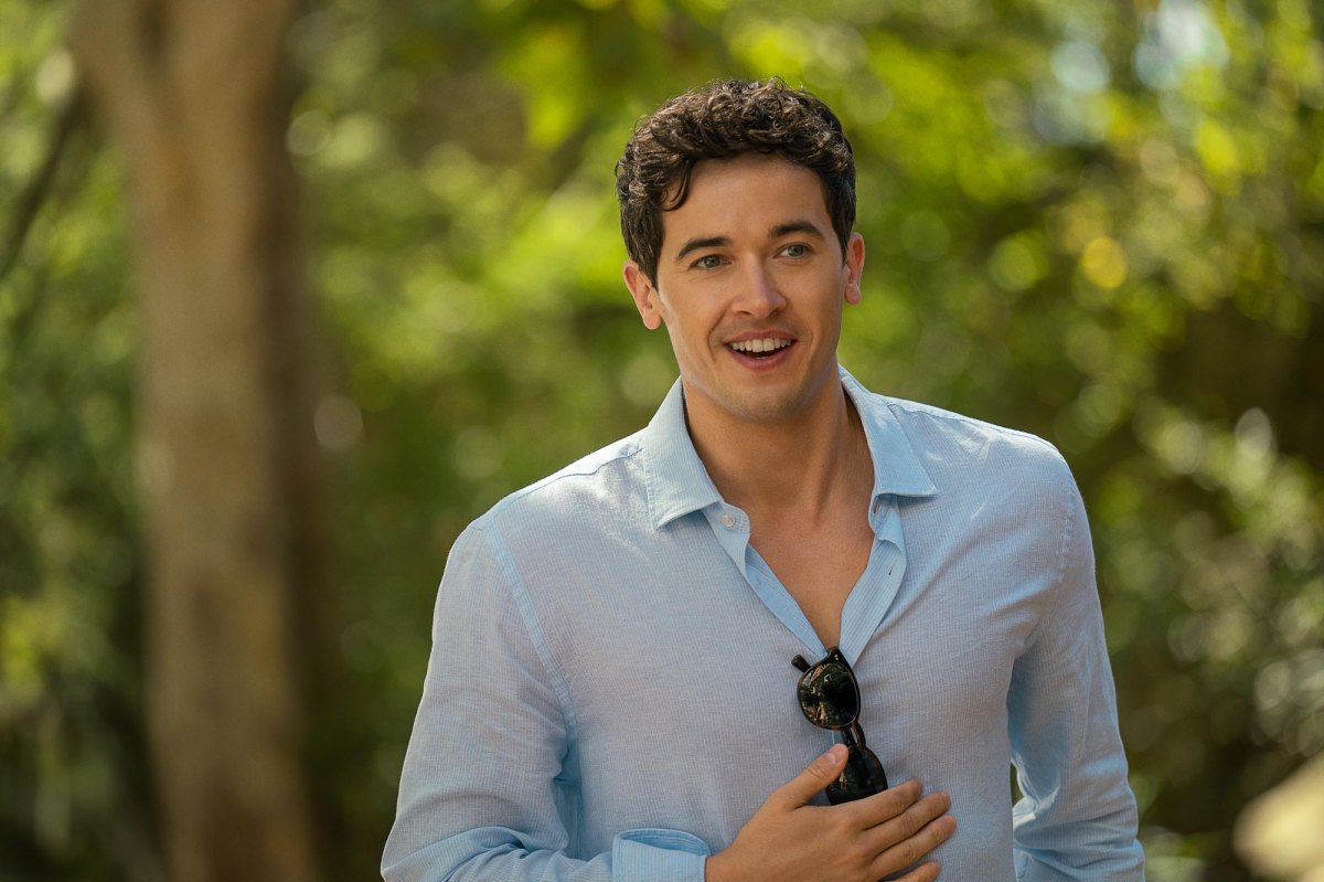 Who Is in the People We Meet on Vacation Cast? Meet the Stars of the ...