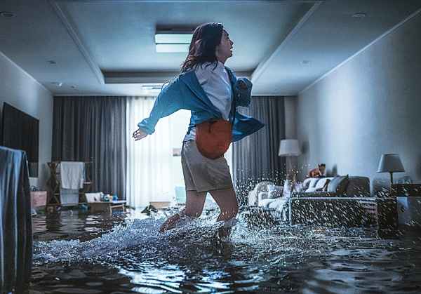 Netflix's No. 1 Movie Right Now Is This 2025 Disaster Film No One Knows ...