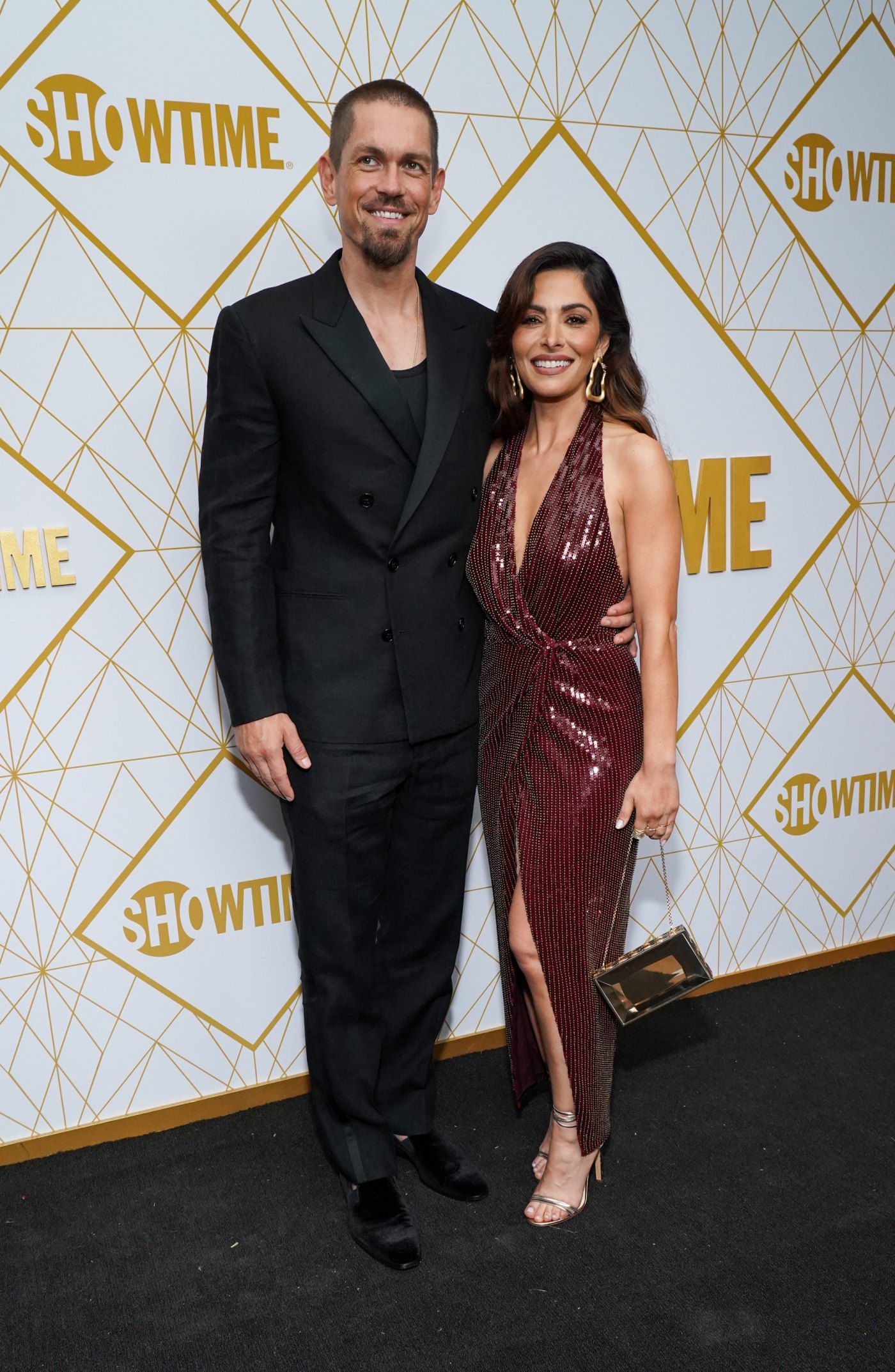 Sarah Shahi’s Biggest Steve Howey Split, Dating Revelations in New Book ...