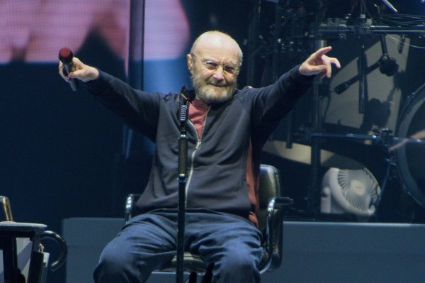 Phil Collins, 75, Reveals He Has Live-In Nurse After 5 Knee Surgeries ...