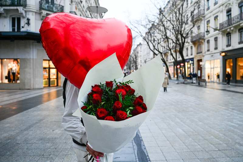 10 Stunning Flower Delivery Gifts To Surprise Your Valentine | Us Weekly
