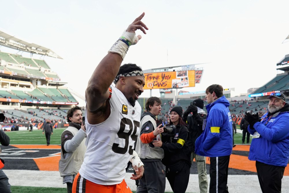 Myles Garrett Celebrates With Family After Breaking NFL Sack Record ...