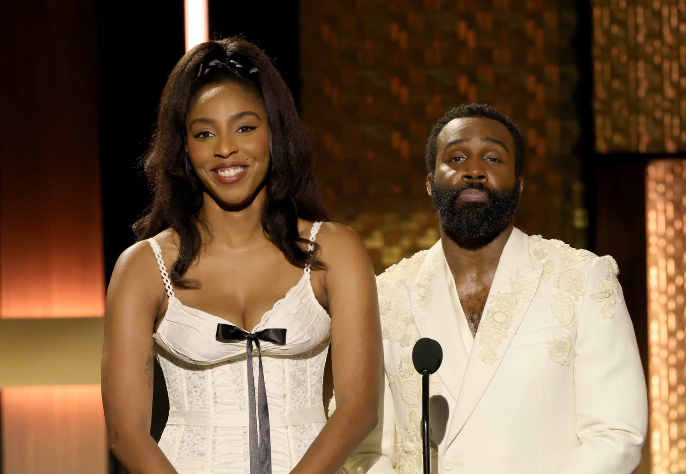 Ariana Grande Praised for Supporting Jessica Williams on Red Carpet ...