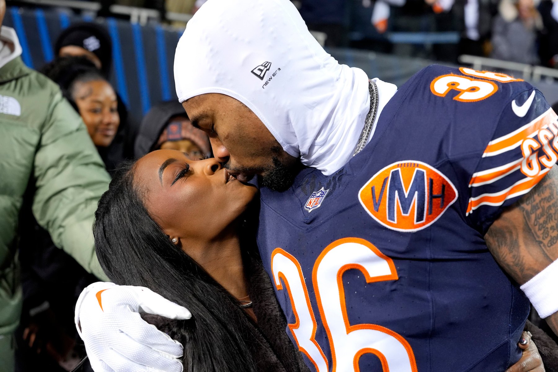 Simone Biles Kisses Husband Jonathan Owens Before Bears Playoff Game ...