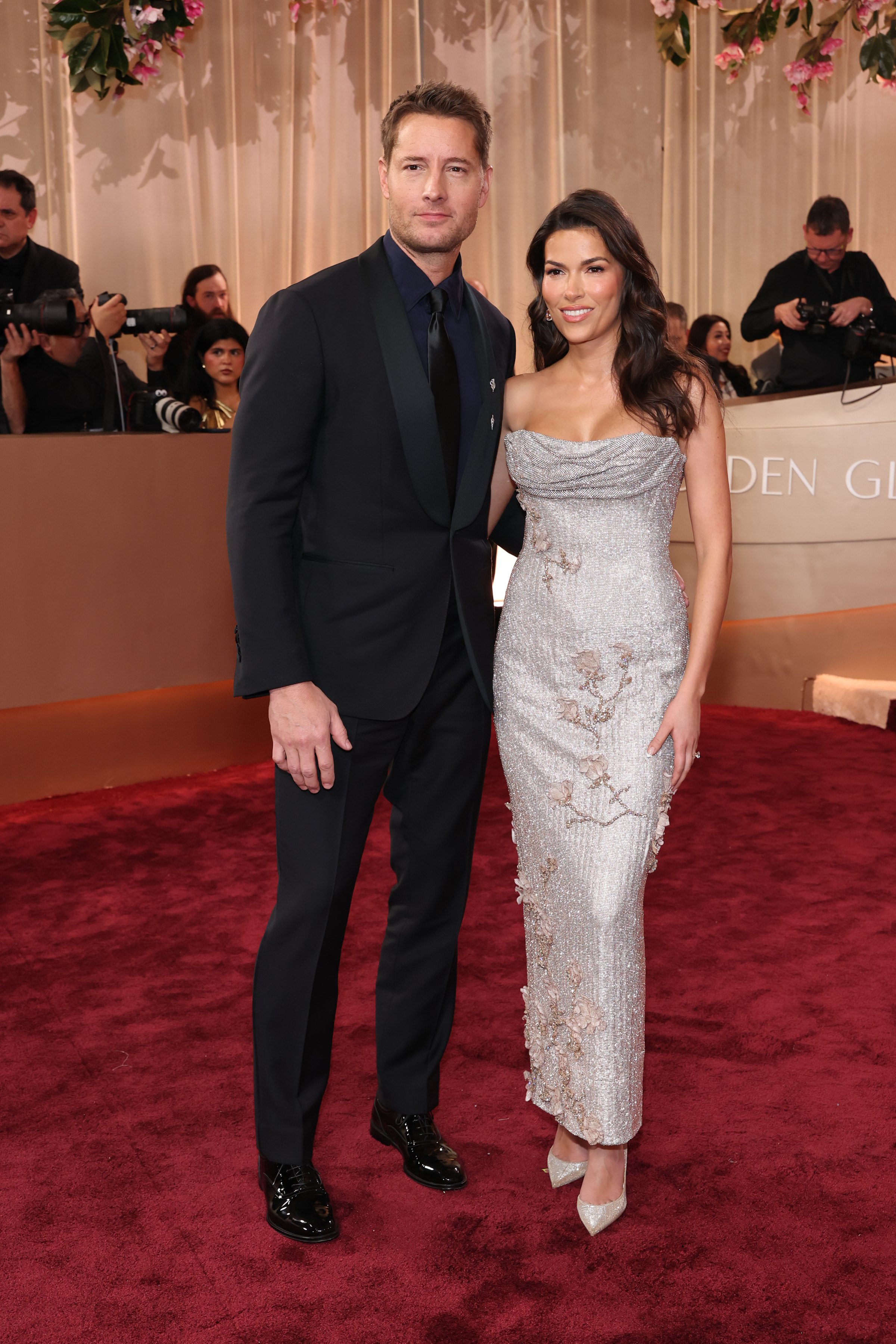 Justin Hartley Is Complimented for 'Hot Wife' Sofia Pernas at Golden ...