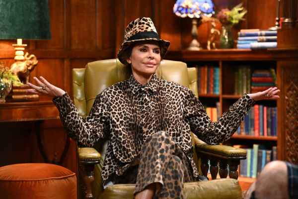 Lisa Rinna Calls Traitors' Colton Underwood a 'Stalker': 'Housewife ...