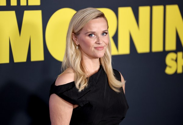 Reese Witherspoon Says Scammers Are Impersonating Her on Social Media ...