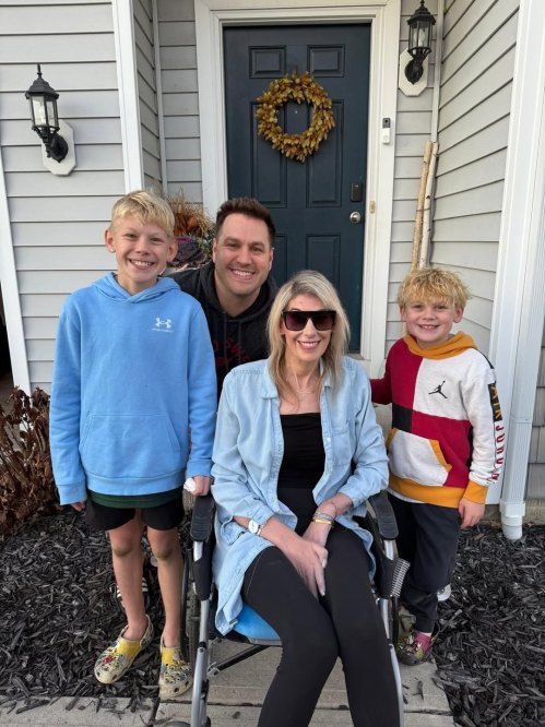 Late Influencer Sara Bennett's Husband Recalls Her 1st ALS Symptom | Us ...