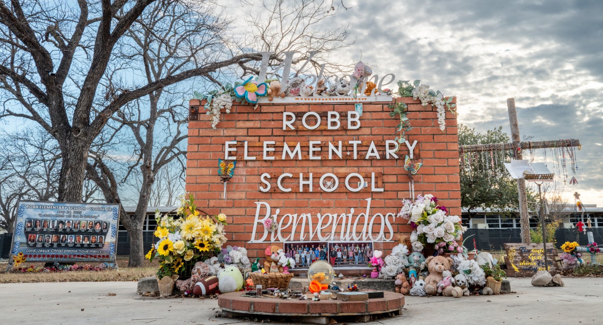 Former Uvalde Police Officer Found Not Guilty of Child Endangerment ...