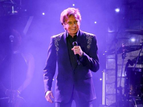 Barry Manilow Postpones More Concerts After 'Depressing' Cancer Update ...