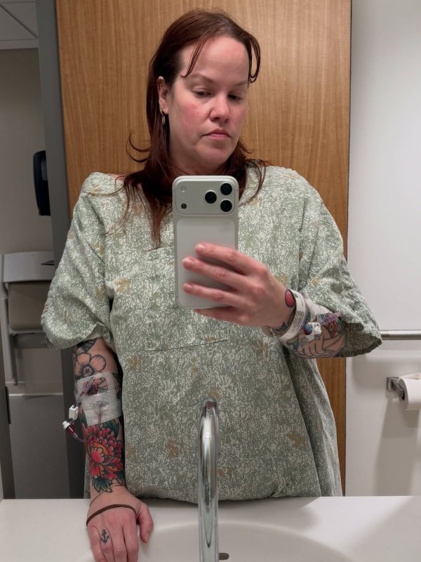 Style Influencer Dawn Roth Diagnosed With Cancer at 50: 'Not Localized ...