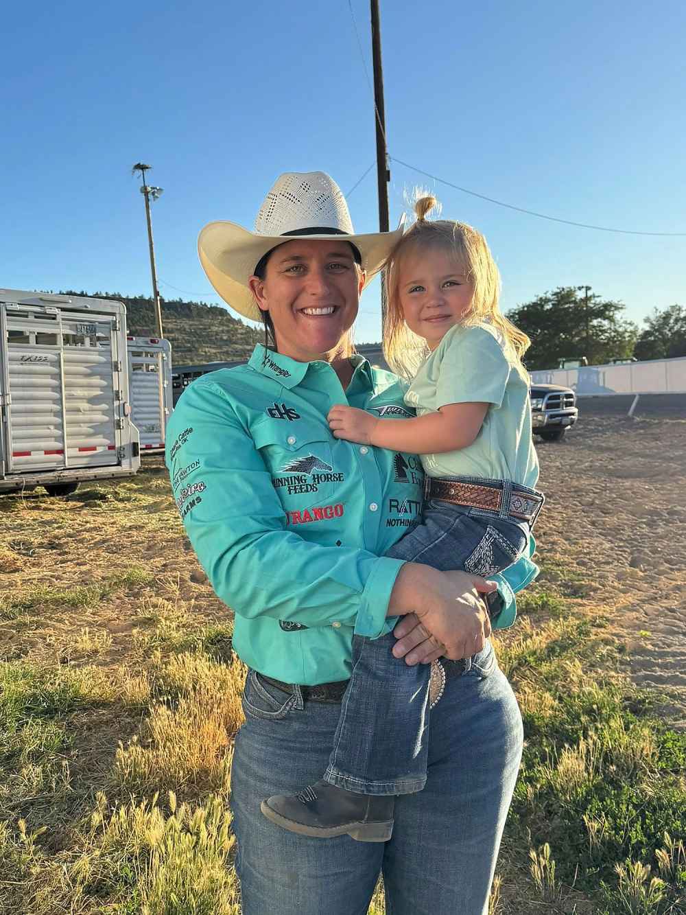 Kelsie Domer's Daughter Oaklynn Honored With 'Be The Light' Memorial ...
