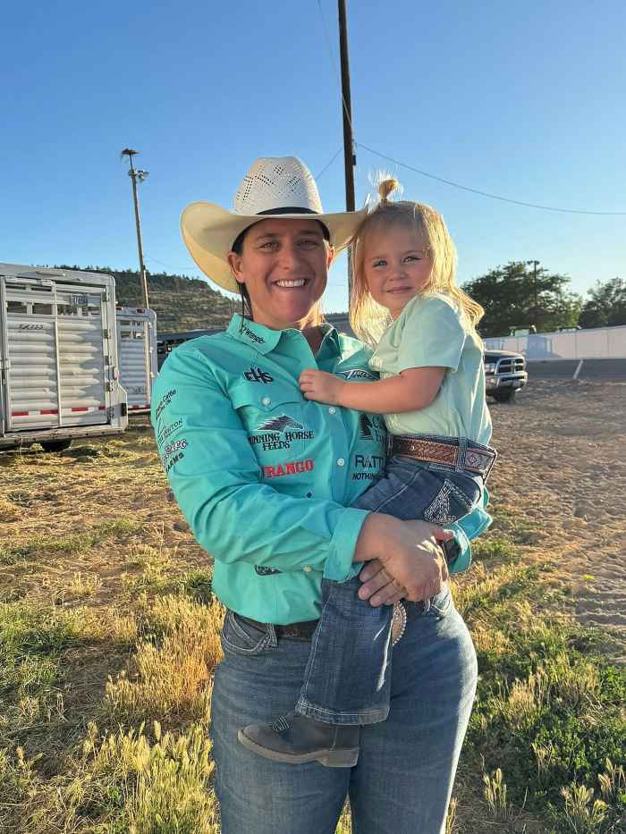 Kelsie Domer's Daughter Oaklynn Honored With 'Be The Light' Memorial ...
