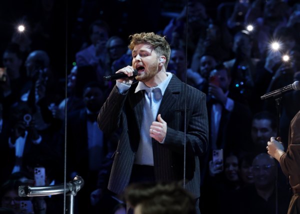 Alex Warren Addresses Technical Issues During 2026 Grammys Performance ...