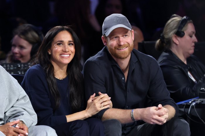 Meghan Markle and Prince Harry Pack on the PDA Courtside at NBA Game ...