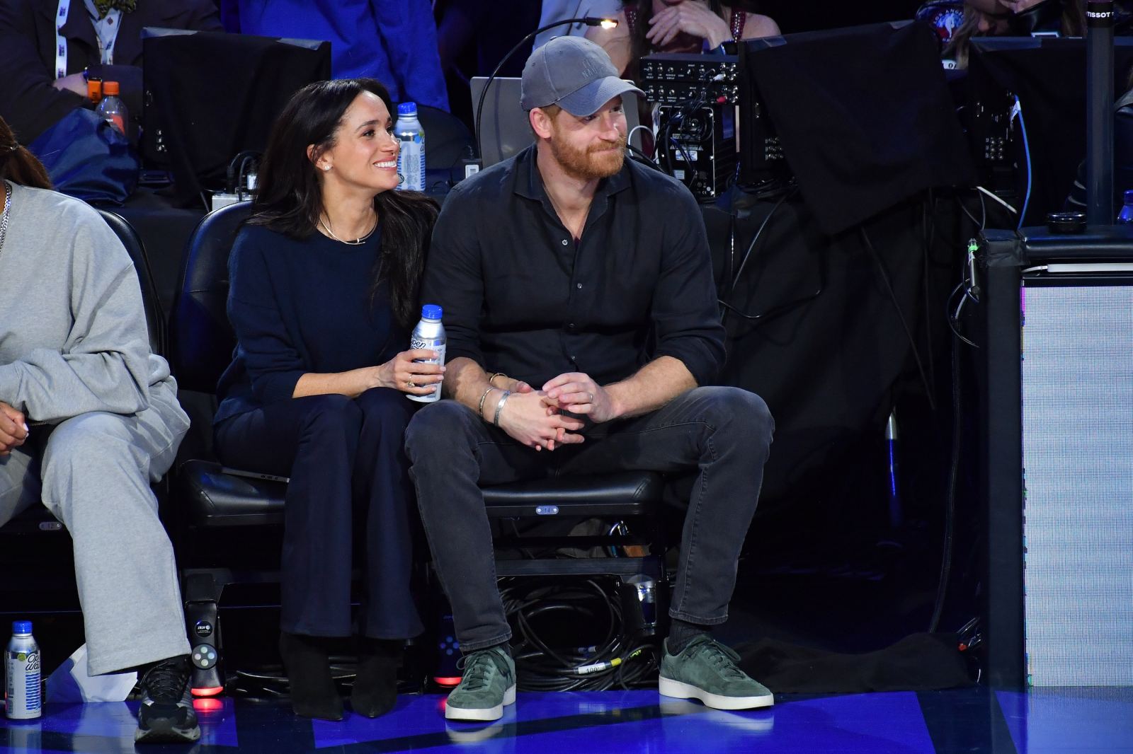 Meghan Markle and Prince Harry Pack on the PDA Courtside at NBA Game ...